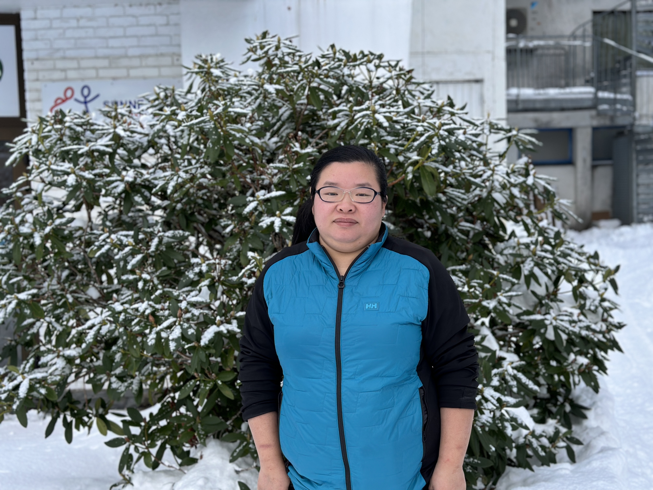 Frå Kina til odelsgard i Naustdal. Hels på vår vedlikehaldsingeniør ...